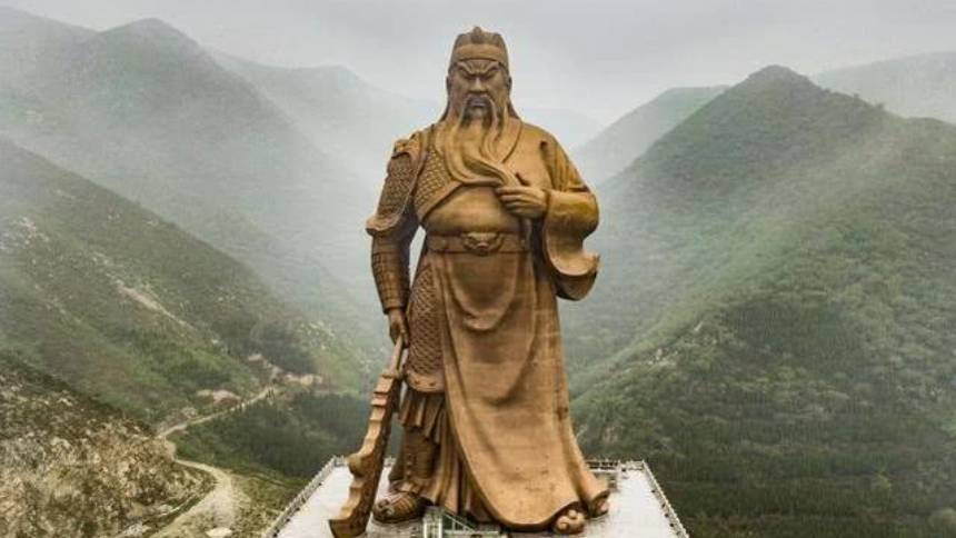 关羽的雕像为何双眼都是闭着的？专家：谁敢让他睁开眼？ 关羽 雕像 双眼 闭着眼 睁开眼 三国 希望之声
